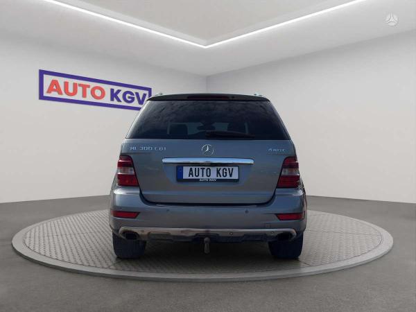 Grey Mercedes-Benz ML 300 2011 in Klaipeda, with an engine capacity of 3.00 L and mileage of 338 thousand km for 8999 €, photo 4 on AUTOMOTO.COM.LV