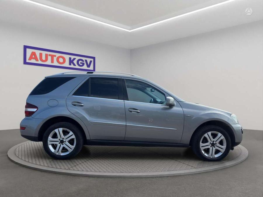 Grey Mercedes-Benz ML 300 2011 in Klaipeda, with an engine capacity of 3.00 L and mileage of 338 thousand km for 8999 €, photo 7 on AUTOMOTO.COM.LV