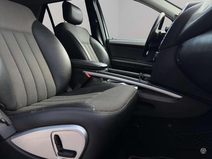 Grey Mercedes-Benz ML 300 2011 in Klaipeda, with an engine capacity of 3.00 L and mileage of 338 thousand km for 8999 €, photo 9 on AUTOMOTO.COM.LV