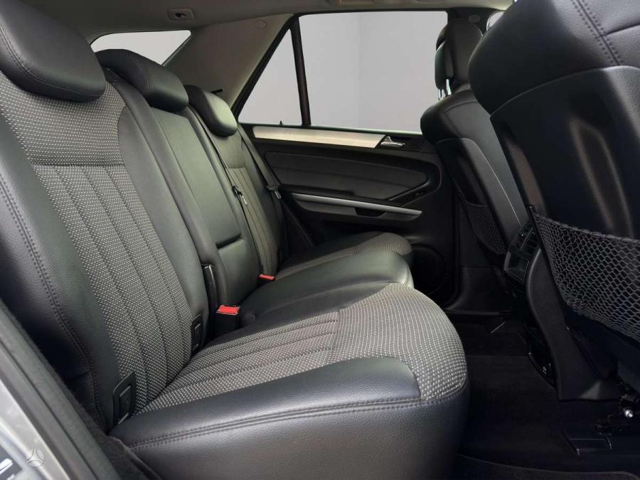Grey Mercedes-Benz ML 300 2011 in Klaipeda, with an engine capacity of 3.00 L and mileage of 338 thousand km for 8999 €, photo 10 on AUTOMOTO.COM.LV
