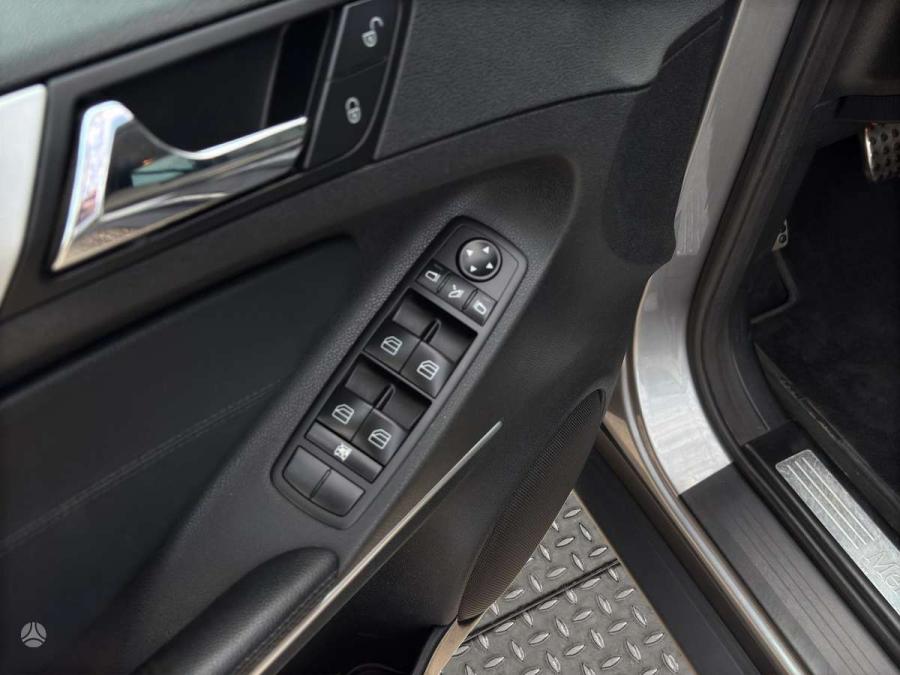 Grey Mercedes-Benz ML 300 2011 in Klaipeda, with an engine capacity of 3.00 L and mileage of 338 thousand km for 8999 €, photo 14 on AUTOMOTO.COM.LV