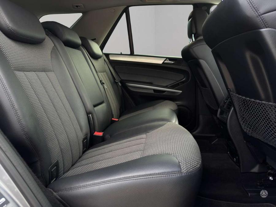 Pelēks Mercedes-Benz ML 300 2011 Klaipėda, ar dzinēja tilpumu 3.00 L un nobraukumu 338 tūkst. km par 8999 €, foto 10 vietnē AUTOMOTO.COM.LV