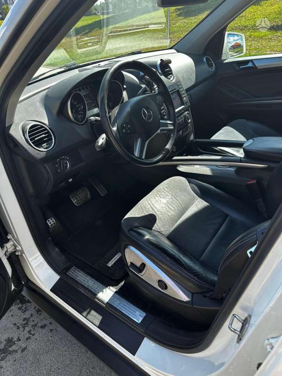White Mercedes-Benz ML 300 2011 in Jonava, with an engine capacity of 3.00 L and mileage of 262 thousand km for 8000 €, photo 6 on AUTOMOTO.COM.LV
