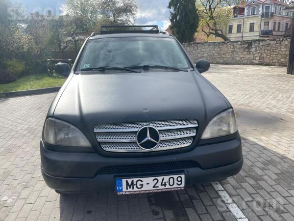 Melns Mercedes-Benz ML 320 1999 Cēsis, ar dzinēja tilpumu 3.20 L un nobraukumu 252 tūkst. km par 4600 €, foto 5 vietnē AUTOMOTO.COM.LV