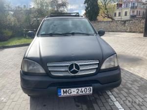 Melns Mercedes-Benz ML 320 1999 Cēsis, ar dzinēja tilpumu 3.20 L un nobraukumu 252 tūkst. km par 4600 €, foto 5 vietnē AUTOMOTO.COM.LV