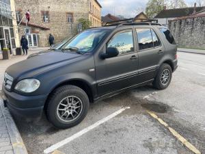 Melns Mercedes-Benz ML 320 1999 Cēsis, ar dzinēja tilpumu 3.20 L un nobraukumu 252 tūkst. km par 4600 €, foto 10 vietnē AUTOMOTO.COM.LV