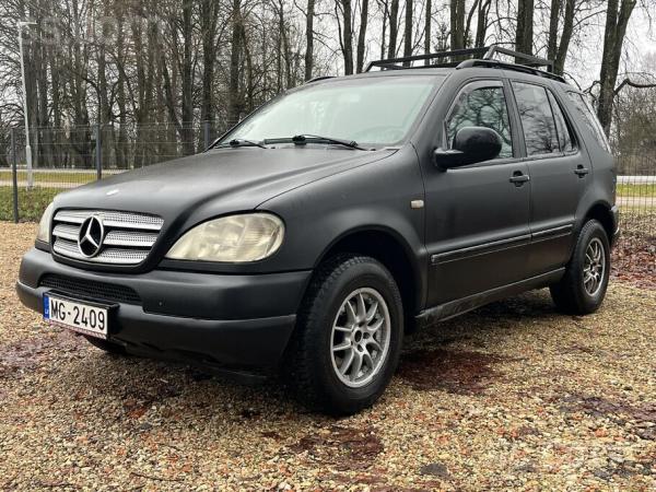 Melns Mercedes-Benz ML 320 1999 Cēsis, ar dzinēja tilpumu 3.20 L un nobraukumu 0 tūkst. km par 2900 €, foto 3 vietnē AUTOMOTO.COM.LV
