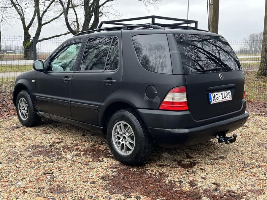 Melns Mercedes-Benz ML 320 1999 Cēsis, ar dzinēja tilpumu 3.20 L un nobraukumu 0 tūkst. km par 2400 €, foto 9 vietnē AUTOMOTO.COM.LV