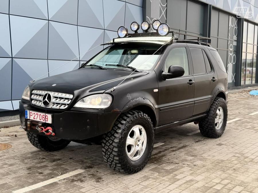 Melns Mercedes-Benz ML 320 2000 Šilutė, ar dzinēja tilpumu 3.20 L un nobraukumu 230 tūkst. km par 2450 €, foto 1 vietnē AUTOMOTO.COM.LV
