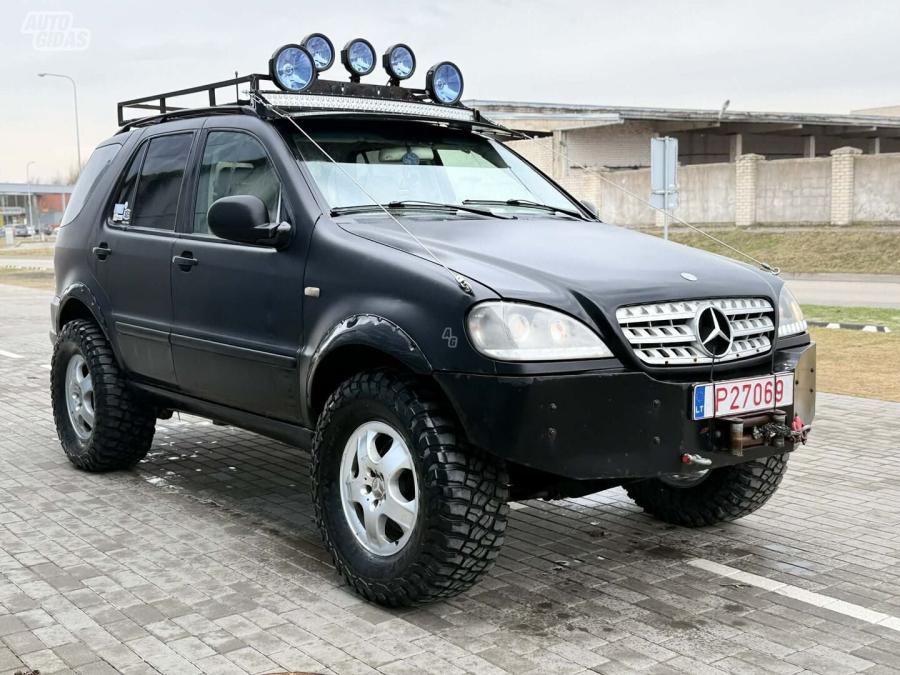 Melns Mercedes-Benz ML 320 2000 Šilutė, ar dzinēja tilpumu 3.20 L un nobraukumu 230 tūkst. km par 2450 €, foto 2 vietnē AUTOMOTO.COM.LV