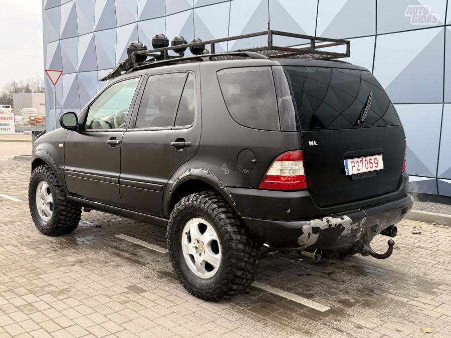 Melns Mercedes-Benz ML 320 2000 Šilutė, ar dzinēja tilpumu 3.20 L un nobraukumu 230 tūkst. km par 2450 €, foto 6 vietnē AUTOMOTO.COM.LV