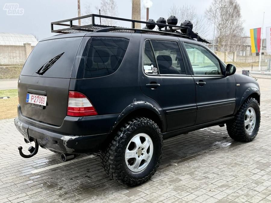 Melns Mercedes-Benz ML 320 2000 Šilutė, ar dzinēja tilpumu 3.20 L un nobraukumu 230 tūkst. km par 2450 €, foto 7 vietnē AUTOMOTO.COM.LV