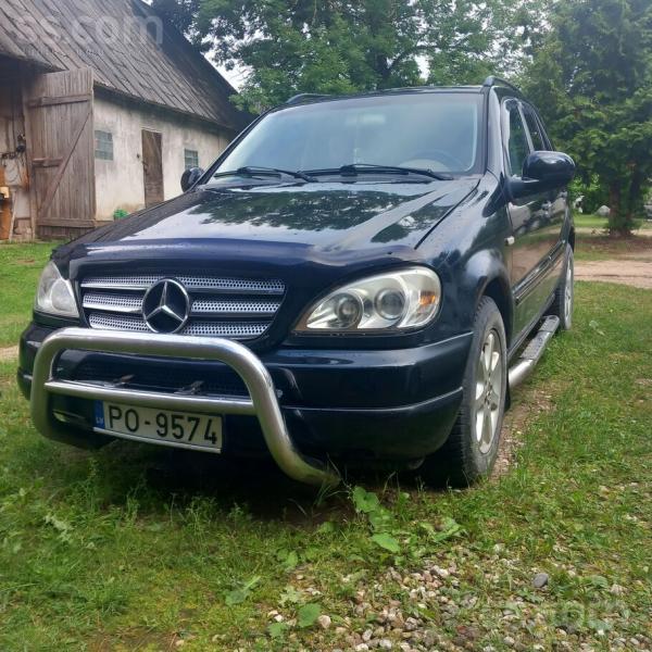 Black Mercedes-Benz ML 320 2000 in Riga, with an engine capacity of 3.20 L and mileage of 258 thousand km for 1800 €, photo 1 on AUTOMOTO.COM.LV