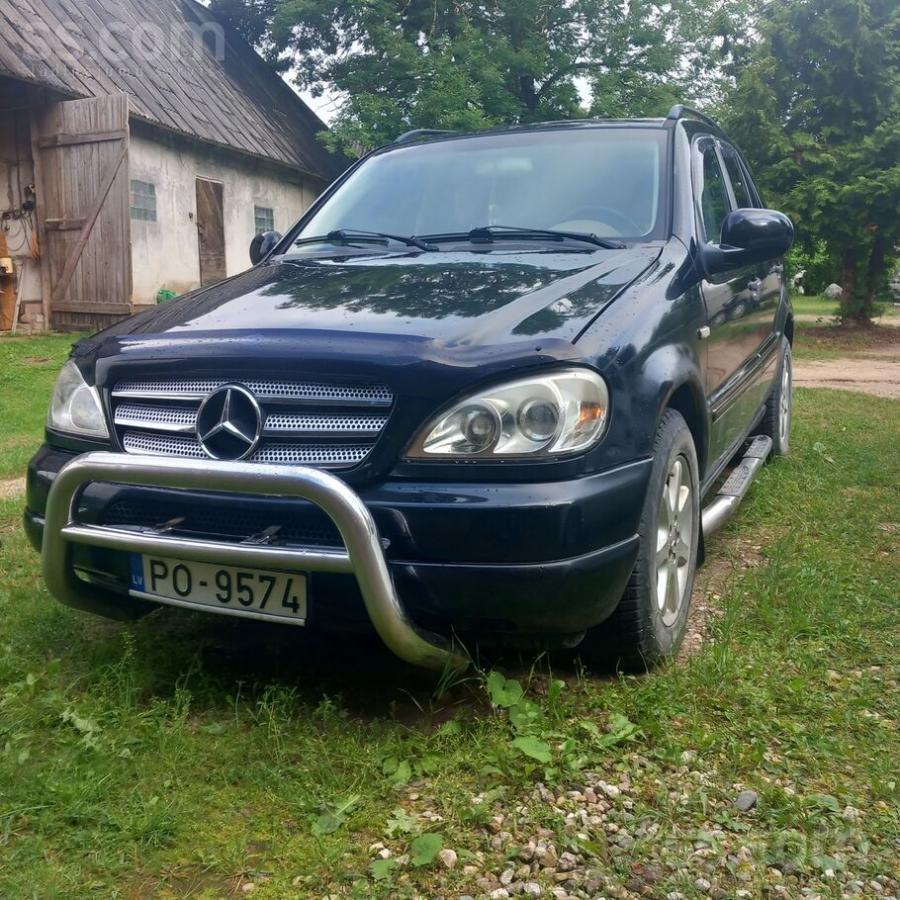 Melns Mercedes-Benz ML 320 2000 Rīga, ar dzinēja tilpumu 3.20 L un nobraukumu 258 tūkst. km par 1800 €, foto 1 vietnē AUTOMOTO.COM.LV