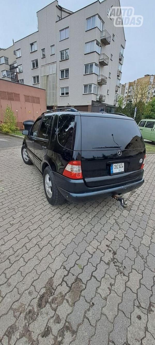 Melns Mercedes-Benz ML 320 2002 Viļņa, ar dzinēja tilpumu 3.20 L un nobraukumu 253 tūkst. km par 1500 €, foto 3 vietnē AUTOMOTO.COM.LV