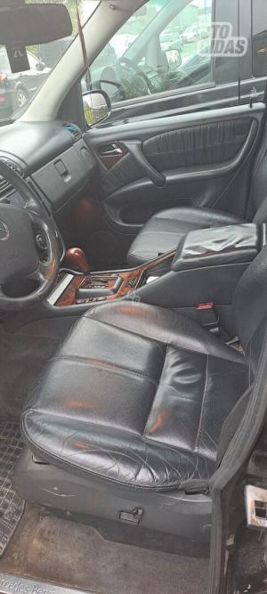 Melns Mercedes-Benz ML 320 2002 Viļņa, ar dzinēja tilpumu 3.20 L un nobraukumu 253 tūkst. km par 1500 €, foto 7 vietnē AUTOMOTO.COM.LV