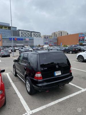 Black Mercedes-Benz ML 320 2002 in Vilnius, with an engine capacity of 3.20 L and mileage of 290 thousand km for 1450 €, photo 4 on AUTOMOTO.COM.LV