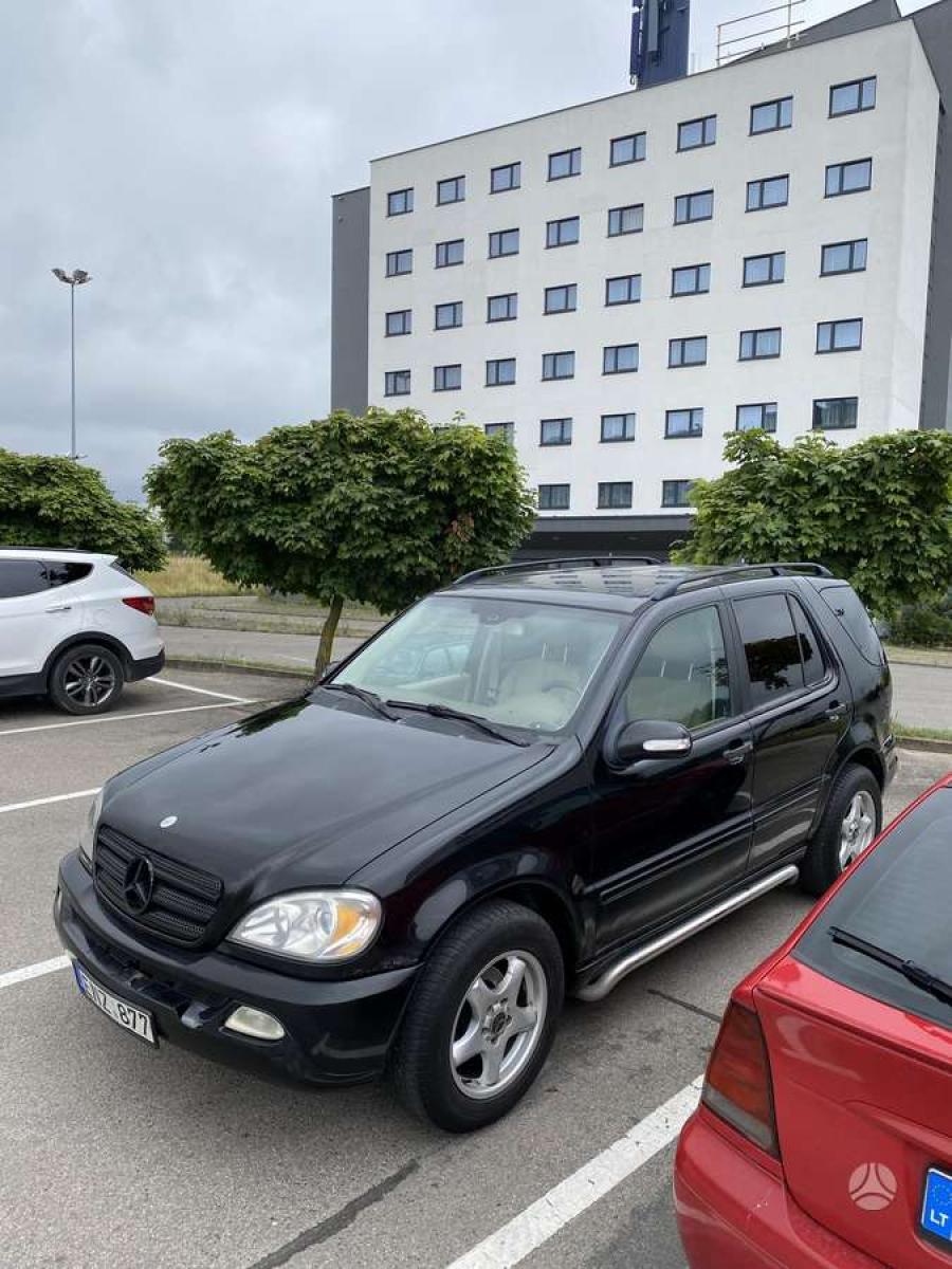 Black Mercedes-Benz ML 320 2002 in Vilnius, with an engine capacity of 3.20 L and mileage of 290 thousand km for 1450 €, photo 5 on AUTOMOTO.COM.LV