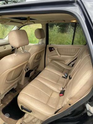 Black Mercedes-Benz ML 320 2002 in Vilnius, with an engine capacity of 3.20 L and mileage of 290 thousand km for 1450 €, photo 11 on AUTOMOTO.COM.LV