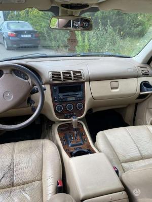 Black Mercedes-Benz ML 320 2002 in Vilnius, with an engine capacity of 3.20 L and mileage of 290 thousand km for 1450 €, photo 12 on AUTOMOTO.COM.LV