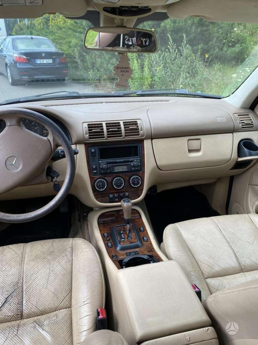 Black Mercedes-Benz ML 320 2002 in Vilnius, with an engine capacity of 3.20 L and mileage of 290 thousand km for 1450 €, photo 12 on AUTOMOTO.COM.LV