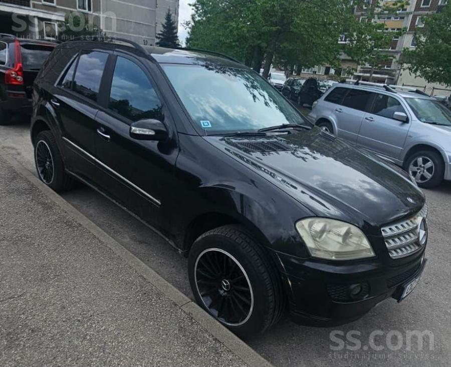 Black Mercedes-Benz ML 320 2005 in Riga, with an engine capacity of 3.20 L and mileage of 336 thousand km for 3400 €, photo 1 on AUTOMOTO.COM.LV