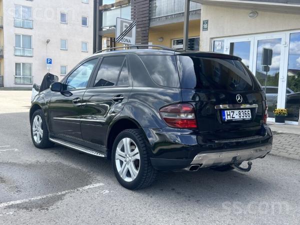 Melns Mercedes-Benz ML 320 2005 Rīga, ar dzinēja tilpumu 3.00 L un nobraukumu 290 tūkst. km par 4500 €, foto 7 vietnē AUTOMOTO.COM.LV