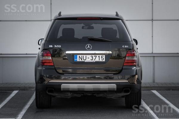 Melns Mercedes-Benz ML 320 2005 Rīga, ar dzinēja tilpumu 3.20 L un nobraukumu 280 tūkst. km par 4950 €, foto 5 vietnē AUTOMOTO.COM.LV