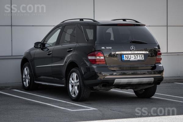 Melns Mercedes-Benz ML 320 2005 Rīga, ar dzinēja tilpumu 3.20 L un nobraukumu 280 tūkst. km par 4950 €, foto 6 vietnē AUTOMOTO.COM.LV