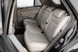 Черный Мерседес МЛ 320 2005 в Рига, объемом двигателя 3.20 л и пробегом 280 тыс. км за 4950 €, фото 13 на AUTOMOTO.COM.LV