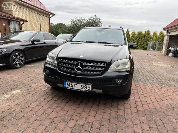Melns Mercedes-Benz ML 320 2005 Pakruojis, ar dzinēja tilpumu 3.00 L un nobraukumu 458 tūkst. km par 3100 €, foto 3 vietnē AUTOMOTO.COM.LV