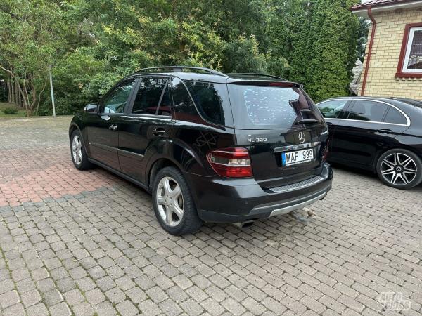 Melns Mercedes-Benz ML 320 2005 Pakruojis, ar dzinēja tilpumu 3.00 L un nobraukumu 458 tūkst. km par 3100 €, foto 4 vietnē AUTOMOTO.COM.LV