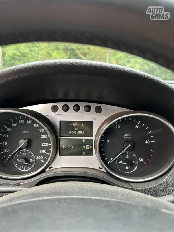 Melns Mercedes-Benz ML 320 2005 Pakruojis, ar dzinēja tilpumu 3.00 L un nobraukumu 458 tūkst. km par 3100 €, foto 6 vietnē AUTOMOTO.COM.LV