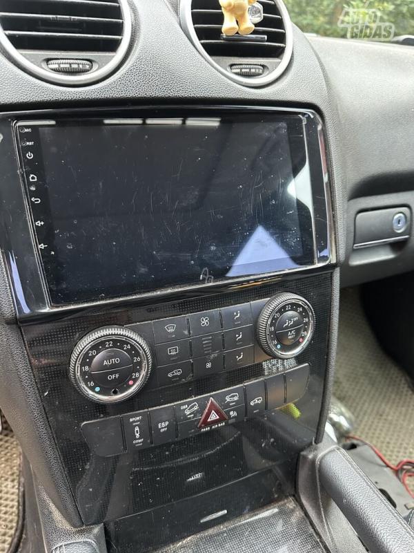 Melns Mercedes-Benz ML 320 2005 Pakruojis, ar dzinēja tilpumu 3.00 L un nobraukumu 458 tūkst. km par 3100 €, foto 7 vietnē AUTOMOTO.COM.LV