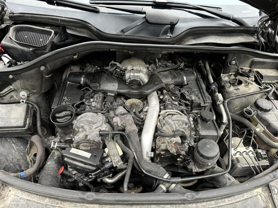 Melns Mercedes-Benz ML 320 2005 Pakruojis, ar dzinēja tilpumu 3.00 L un nobraukumu 458 tūkst. km par 3100 €, foto 9 vietnē AUTOMOTO.COM.LV