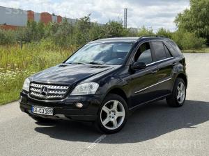Черный Мерседес МЛ 320 2005 в Елгава, объемом двигателя 3.00 л и пробегом 320 тыс. км за 4500 €, фото  на AUTOMOTO.COM.LV