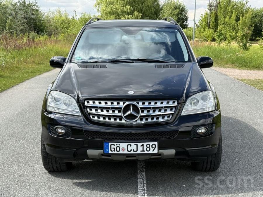 Черный Мерседес МЛ 320 2005 в Елгава, объемом двигателя 3.00 л и пробегом 320 тыс. км за 4500 €, фото 6 на AUTOMOTO.COM.LV