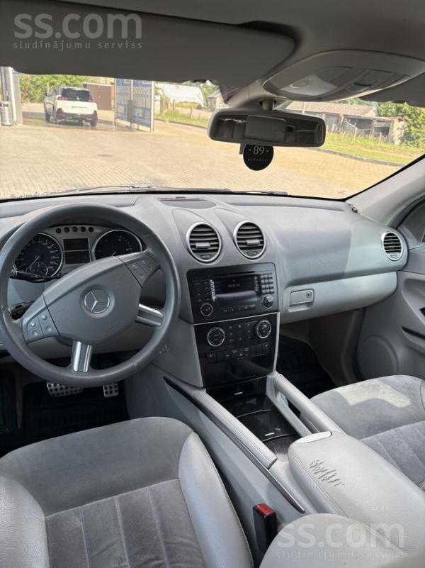 Melns Mercedes-Benz ML 320 2005 Rēzekne, ar dzinēja tilpumu 3.00 L un nobraukumu 0 tūkst. km par 4580 €, foto 10 vietnē AUTOMOTO.COM.LV