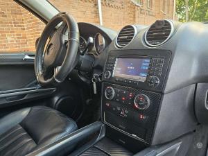 Melns Mercedes-Benz ML 320 2005 Kauņa, ar dzinēja tilpumu 2.99 L un nobraukumu 360 tūkst. km par 3750 €, foto 14 vietnē AUTOMOTO.COM.LV