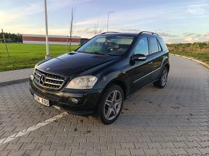 Melns Mercedes-Benz ML 320 2005 Panevēža, ar dzinēja tilpumu 3.20 L un nobraukumu 274 tūkst. km par 4500 €, foto  vietnē AUTOMOTO.COM.LV