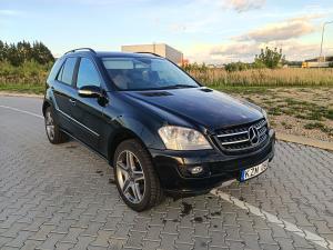 Black Mercedes-Benz ML 320 2005 in Panevezys, with an engine capacity of 3.20 L and mileage of 274 thousand km for 4500 €, photo 3 on AUTOMOTO.COM.LV