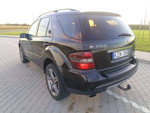 Black Mercedes-Benz ML 320 2005 in Panevezys, with an engine capacity of 3.20 L and mileage of 274 thousand km for 4500 €, photo 8 on AUTOMOTO.COM.LV