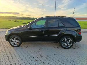 Black Mercedes-Benz ML 320 2005 in Panevezys, with an engine capacity of 3.20 L and mileage of 274 thousand km for 4500 €, photo 9 on AUTOMOTO.COM.LV