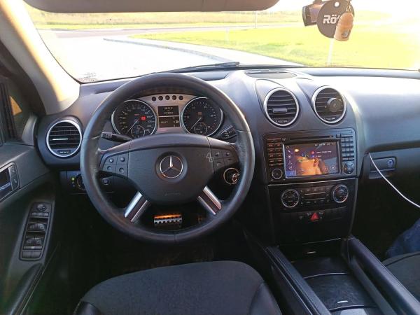 Melns Mercedes-Benz ML 320 2005 Panevēža, ar dzinēja tilpumu 3.20 L un nobraukumu 274 tūkst. km par 4500 €, foto 11 vietnē AUTOMOTO.COM.LV