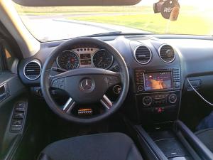 Black Mercedes-Benz ML 320 2005 in Panevezys, with an engine capacity of 3.20 L and mileage of 274 thousand km for 4500 €, photo 11 on AUTOMOTO.COM.LV