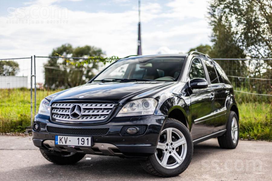 Black Mercedes-Benz ML 320 2005 in Riga, with an engine capacity of 3.00 L and mileage of 365 thousand km for 5790 €, photo 1 on AUTOMOTO.COM.LV