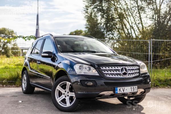 Black Mercedes-Benz ML 320 2005 in Riga, with an engine capacity of 3.00 L and mileage of 365 thousand km for 5790 €, photo 3 on AUTOMOTO.COM.LV