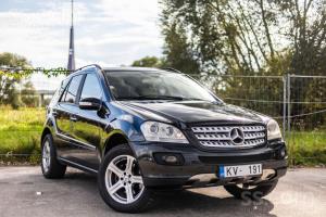 Black Mercedes-Benz ML 320 2005 in Riga, with an engine capacity of 3.00 L and mileage of 365 thousand km for 5790 €, photo 3 on AUTOMOTO.COM.LV