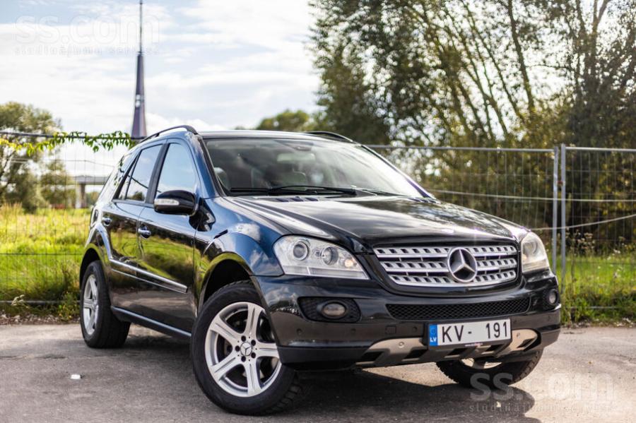 Black Mercedes-Benz ML 320 2005 in Riga, with an engine capacity of 3.00 L and mileage of 365 thousand km for 5790 €, photo 3 on AUTOMOTO.COM.LV