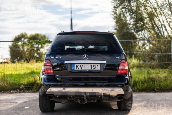 Black Mercedes-Benz ML 320 2005 in Riga, with an engine capacity of 3.00 L and mileage of 365 thousand km for 5790 €, photo 9 on AUTOMOTO.COM.LV